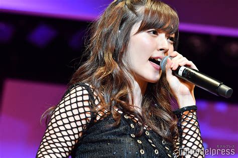 画像716 鈴木愛理、お腹チラ見せ衣装でダンス“ギャップ”で魅了＜ray学園祭＞ モデルプレス