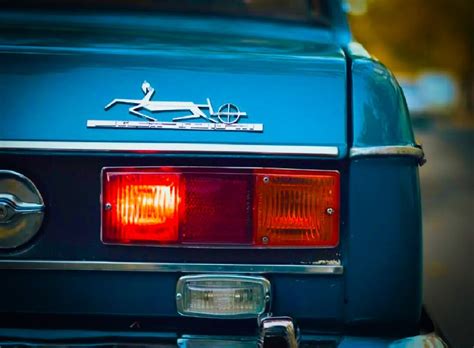 اولین لوگوی طراحی شده برای یک شرکت خودروسازی در ایران طراح آرم پیکان