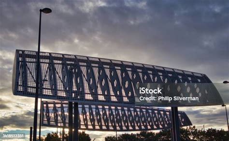 Bridgewater Place 타워 리즈 웨스트 요크셔 영국 영국 주변의 위험한 풍동 효과를 캠밧으로 만들기 위해 제작 된 바람 배플 0명에 대한 스톡 사진 및 기타