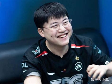 Edg输给rng后，教练叉烧也来爆猛料，透露uzi在blg是队霸 知乎