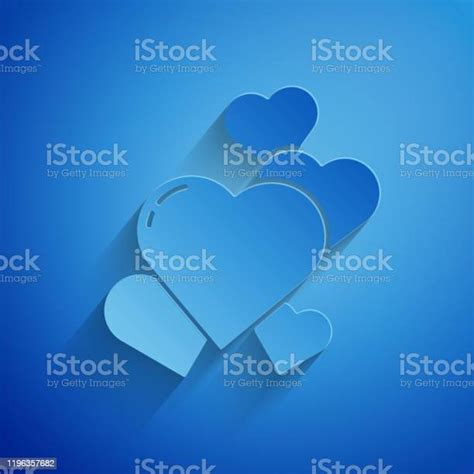 파란색 배경에 분리 된 심장 아이콘을 잘라 종이 로맨틱 한 상징 연결 가입 열정과 결혼식 발렌타인 데이 기호입니다 종이 아트