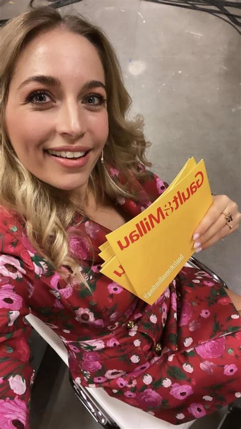 Shelly Sterk Selfie Scrolller