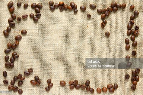 향기로운 커피 콩 자루 나 거 니와 카페 또는 커피가 게에 대 한 평면도 배경 마시는 프레임과 텍스트 또는 개체 공간에 넣어 0명에 대한 스톡 사진 및 기타 이미지 Istock