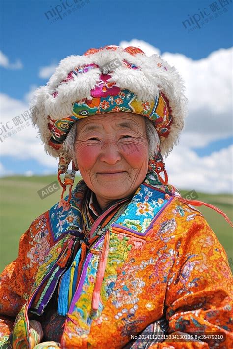 Ai创作图蒙古族女牧民 蒙古族母亲 蒙古族妇女 巴珠库隆人 蒙古族妈妈 蒙古族人像 裕固族人物 蒙古妇女头饰 蒙古族珠头面 蒙古族妇女头饰 蒙古族头饰 蒙古族头面 康巴盛装 草原女性饰品 蒙古