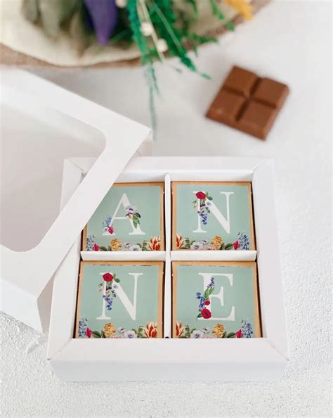 Anneler Günü Anne Mesajlı Antep Fıstıklı Melodi Çikolata Hediye Kutusu li