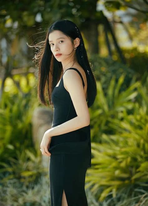 8 Hot Sexy Zhang Jingyi Bikini Pics