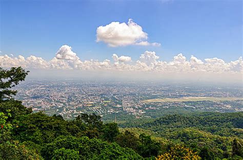 3 700 วัดพระธาตุดอยสุเทพราชวรวิหาร ภาพถ่ายสต็อก รูปภาพ และภาพปลอดค่าลิขสิทธิ์ Istock