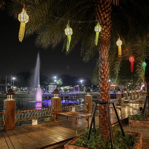 치앙마이 사는 프리워커 클로이픽 🔍 치앙마이에 호수 품은 야시장이 있다구 🧐 분수도 나오고 주말엔 라이브공연도 해요 현지인들만 가는 로컬 야시장을 소개합니다