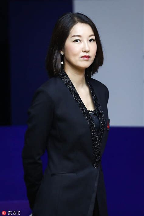 丁俊晖vs霍金斯美女主裁抢眼新浪图片