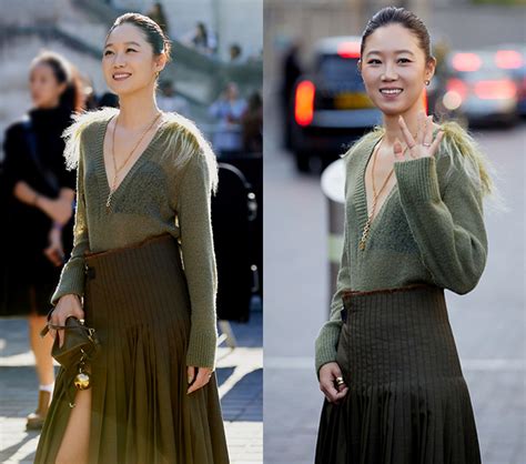 공효진 란제리 비치는 아찔 클리비지 룩…모델과 같은 옷 눈길