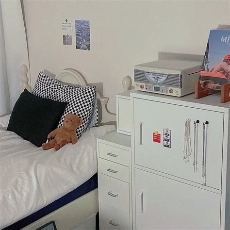 미니멀로 살고 싶은 맥시멀리스트의 심플and모노톤 방 라이프스타일 슈퍼앱 오늘의집