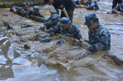 魔训 生死泥潭 北京军训基地 军事化拓展 力点企业特训