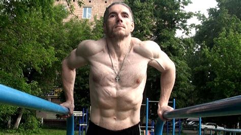 Как накачать бицепс и трицепс без железа Youtube