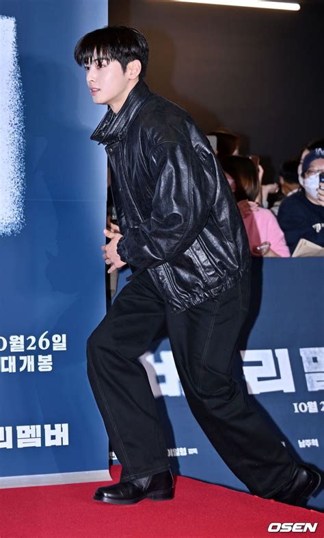 오늘 영화 리멤버 시사회에 참석한 차은우 연예이슈 수다방 네모판