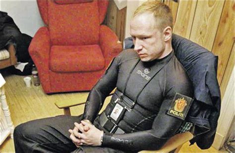 Halvnaken Breivik Poserte For Politiet På Utøya Vg