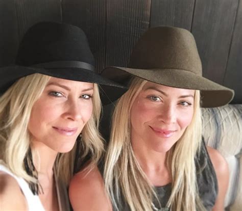 Throwback The Sweet Valley High Twins Havent Aged In 21 Years Pics
