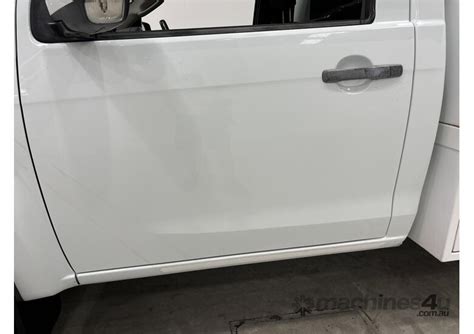 Buy Used 2016 Isuzu 2016 Isuzu D Max Sx High Ride Single Cab Chassis