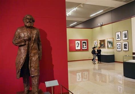 برگزاری نمایشگاه مارکس در موزه ملی چین تصاویر تسنیم