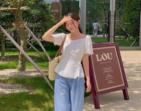 리리앤코 리엔비아 링클 사선 브이넥 랩스타일 블라우스 여름 신상 데일리룩 데이트룩 캐주얼룩 캠퍼스룩 러블리룩 출근룩 통통녀