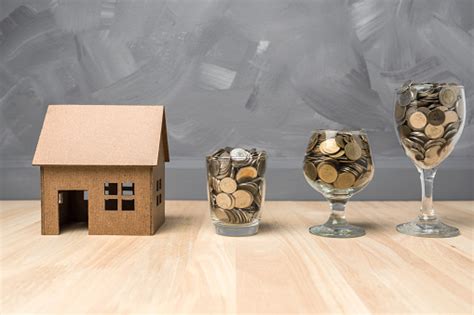 대 한 유리 병에 돈을 절약 집 부동산 개념을 사거나 태국 동전 통화와 새로운 가정을 가방에 대한 스톡 사진 및 기타 이미지 가방 구매 금 금속 Istock