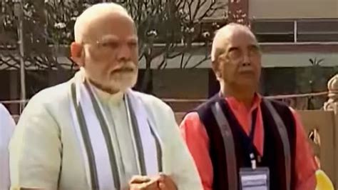 नागपुर स्मृति मंदिर पहुंचे पीएम मोदी Rss संस्थापकों को किया नमन Short Videos Aajtak