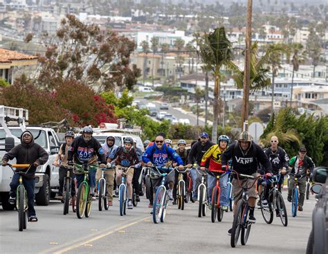 Se Bikes The Se Retro Gloves Feature A Classic Camouflage Pattern And Blue Se Racing Colorway