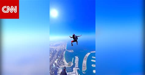 خطورتها تكمن بالهبوط جرأة شاب تدفعه للقفز من سماء دبي وتوثيقها بزاوية