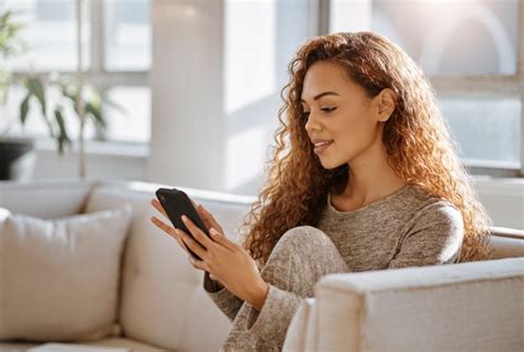 Your Crushs Texting Style Can Tell You How They Feel About You