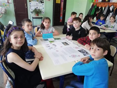 Iiiბ კლასში დამრიგებლის ჯუნა ჩხიტუნიძის ინიციატივით მოეწყო ნოდარ დუმბაძის შემოქმედებითი საღამო