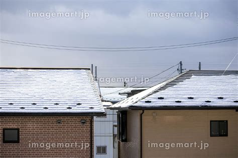 雪が積もっている住宅の写真素材 209461646 イメージマート