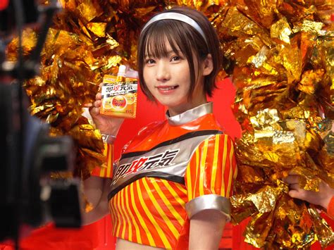 📸 画像：えなこ『即攻元気ゼリー』新web Cmシリーズ第2弾｜コスプレイヤー・えなこ、篠崎こころ、つんこ、チアリーダーに変身して働く人に元気