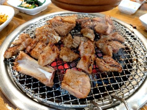 동네맛집 성복역 신분당선 숯불구이 돼지양념갈비 맛있고 밑반찬도 풍성 네이버 블로그