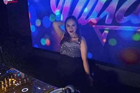 Dj Ulya Tampil Memikat Di Kenzo Live Rajawali Resto And Singing Hall