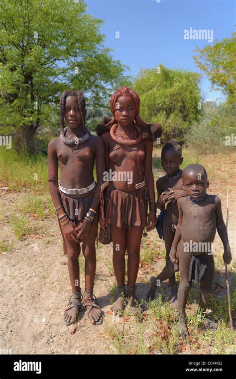 Young Himba Girls Fotos Und Bildmaterial In Hoher Auflösung Alamy