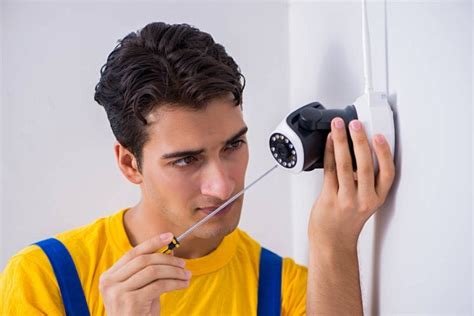 在办公室安装闭路电视监控摄像头