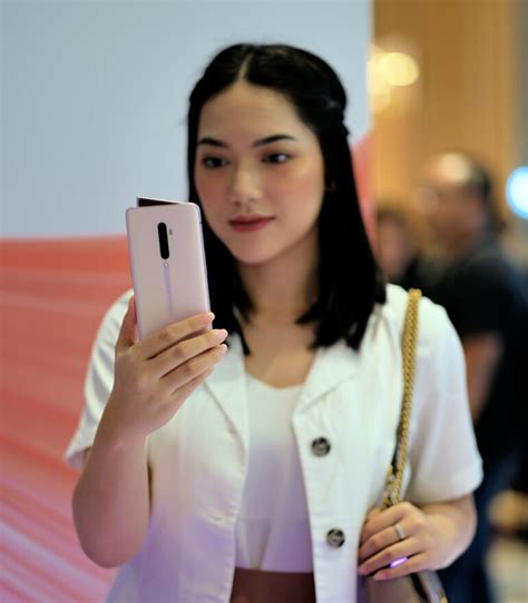 Siap Meluncur Di Indonesia Oppo Reno Andalkan Kamera Belakang Yangcanggih Com