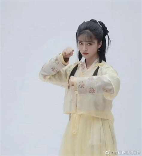 沈月在无限超越班中cos郭襄造型清新俏丽 沈月 无限超越班 郭襄 新浪新闻