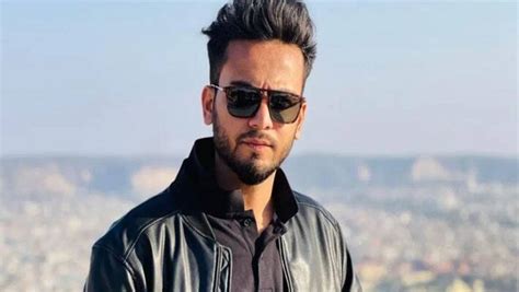 सांप का जहर बेचने के आरोपी एल्विश यादव गिरफ्तार 20 मिनट बाद ही पुलिस ने रिहा कर दिया