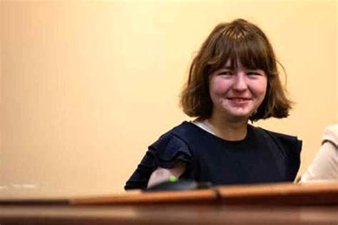 واکنش دختر نوجوان قاتل بعد از شنیدن حکم دادگاه