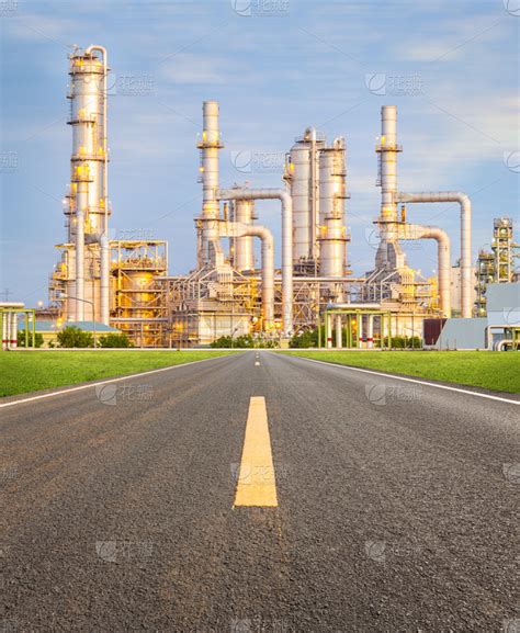 炼油厂 工厂 蒸馏塔 汽油加工厂 煤气管 化工厂 蒸馏酒厂 石油化工厂 垂直画幅 无人