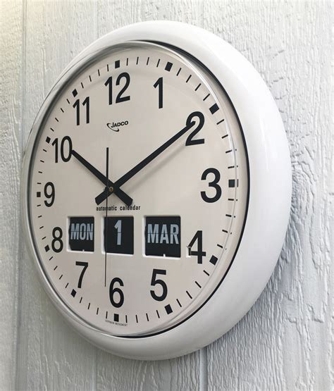 Jadco Time Large Analogue Clock With Inset Automatic Calendar Jadco