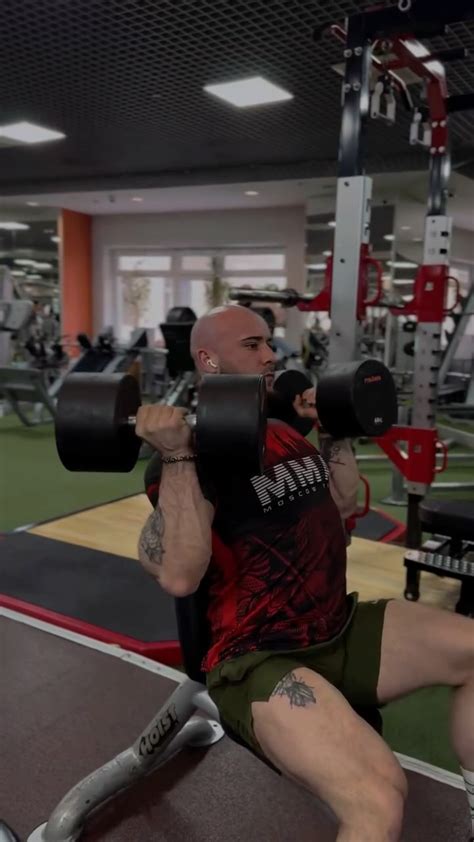 Баронча Геннадий ФИТНЕС ТРЕНЕР ИЗ МОСКВЫ Сегодня я решил сменить обстановку и зарядиться