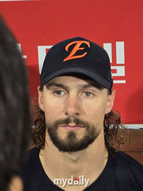 93개밖에 안 던졌는데 왜 완투 안 해” 폰류문엄이 와이스 놀렸다한화 미친 선발진 이렇게 분위기 좋다 Md고척