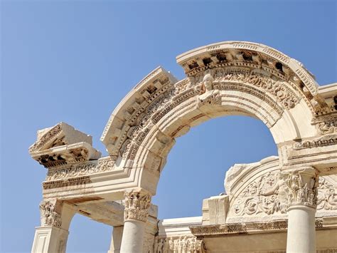 무료 이미지 건축물 구조 건물 궁전 기념물 기둥 경계표 정면 원형 극장 유적 로마 사원 역사적 장소 승리 아치 고대 역사 고대 로마 건축 고대