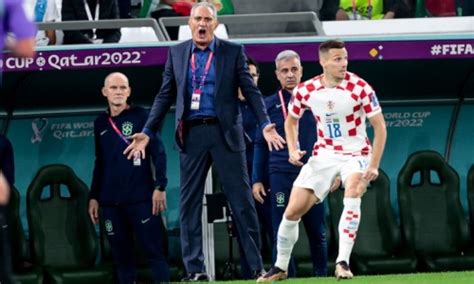 Наставника сборной Бразилии ограбили прямо на улице и обвинили в вылете с ЧМ 2022 Футбол