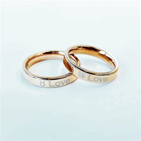 Plringofficial 이니셜 각인 반지 😉 ⠀ Love라는 문구를 4mm 반지에 새겼어요~