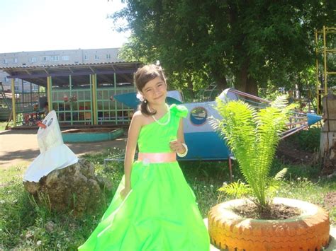 Продам шикарное платье на девочку 6 7 лет Имеются туфли в цвет платья Прокат 500руб