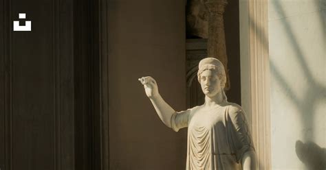 종이를 들고 있는 여성의 동상 사진 Unsplash의 무료 바티칸 시국 이미지