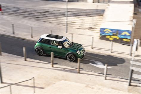 Mini Cooper C Offering In Car Gaming When Stationary Via Round Oled Display Autoevolution