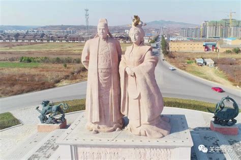 乾县西大门航拍唐高宗李治和女皇武则天雕塑 搜狐大视野 搜狐新闻
